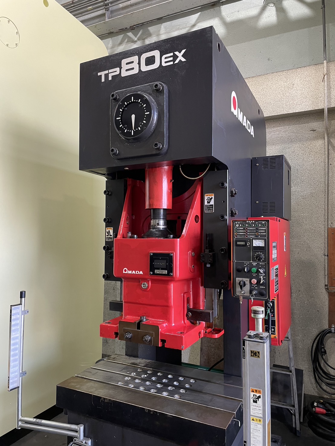 TP80EX アマダ80Tプレス(2002年式) – 楠本機械株式会社